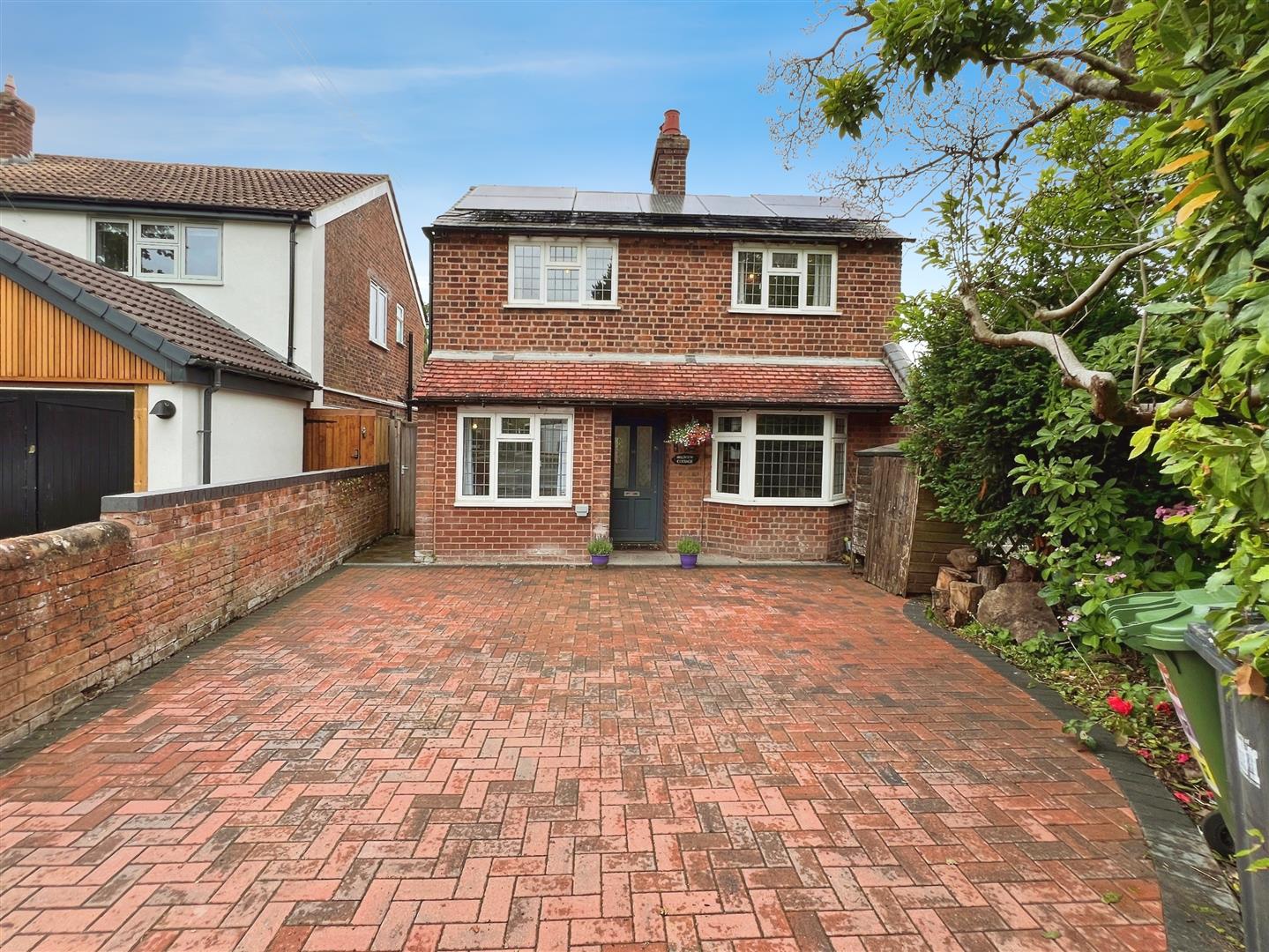 4 Bed 2 Bath Property For Sale In Wellesbourne Road Barford Cv35 8ds